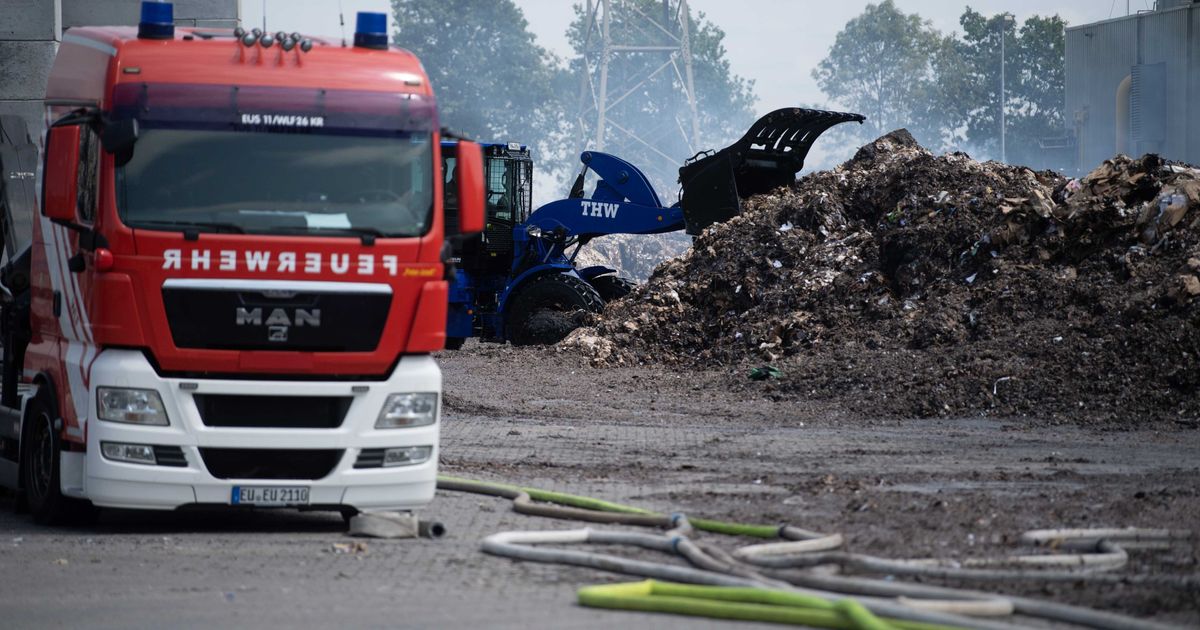 Zülpich-Bessenich: Löscharbeiten bei Smurfit Kappa dauern an ...