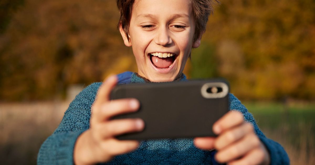 Mediennutzung: Das erste eigene Handy fürs Kind – worauf sollten Eltern ...