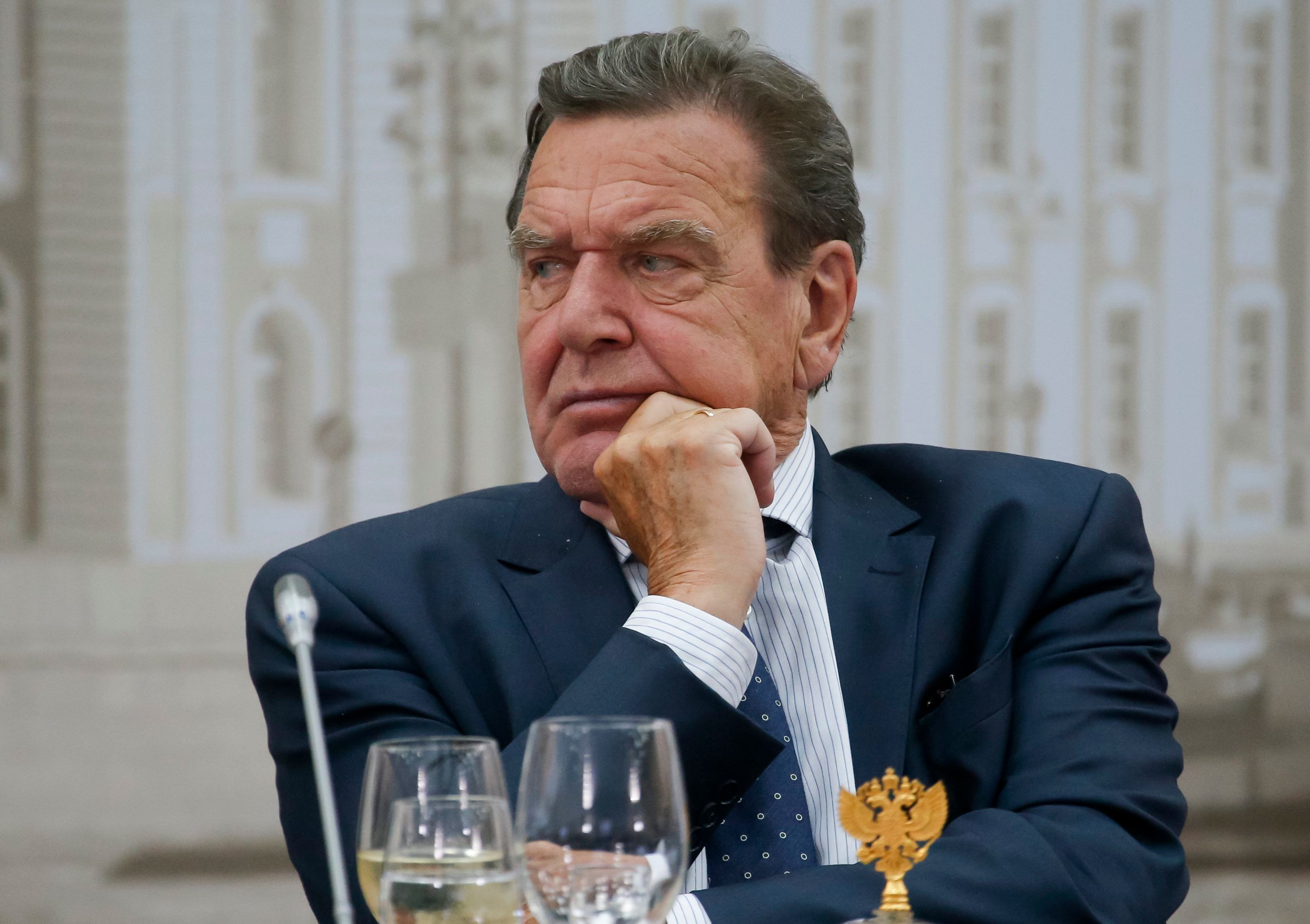 SPD könnte Schröder Ehrung zu 60-jähriger Mitgliedschaft verwehren ...