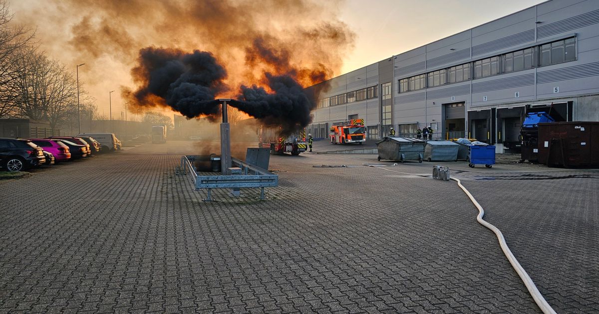 Brand: Schwarze Rauchsäule über Bergheimer Industriebetrieb - Rundschau ...