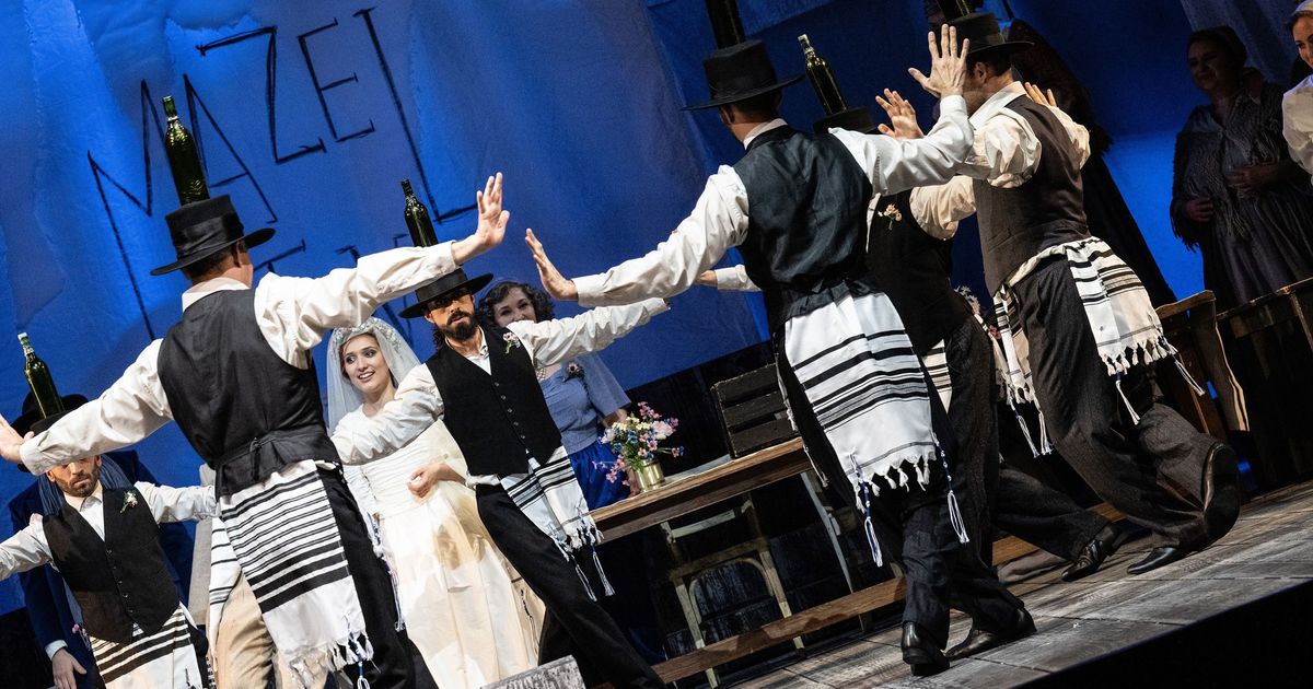 „Anatevka“ in Düsseldorf: Musical-Klassiker als properes Museumsstück ...