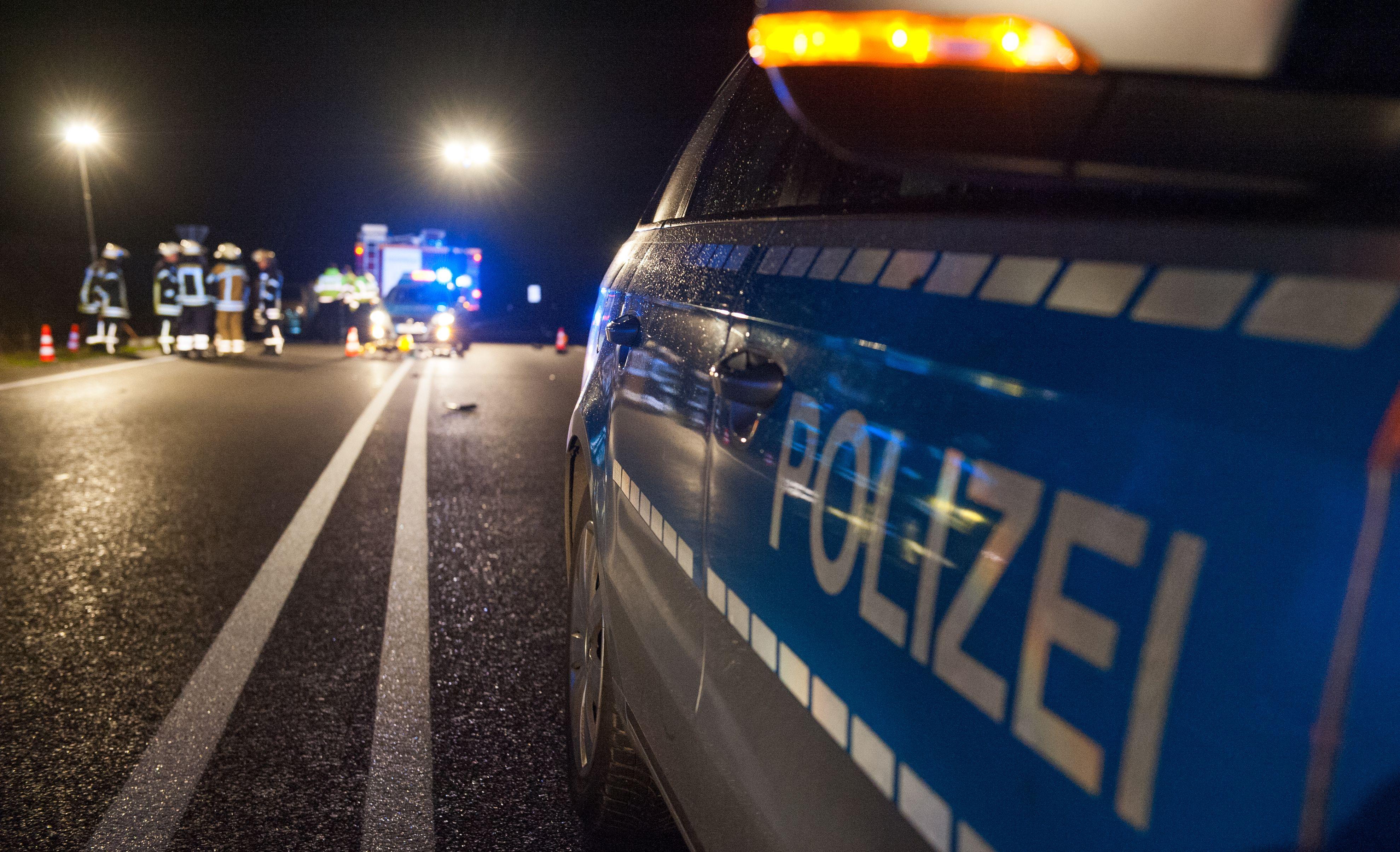 Weilerswist: Unbekannter flüchtet nach Unfall – stark beschädigtes Auto ...