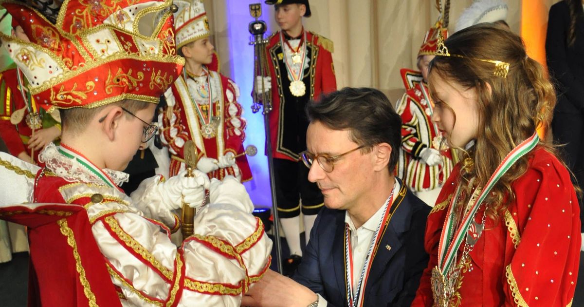 Ministerpräsident erhält besonderen Orden von Kalls Prinz Emil ...