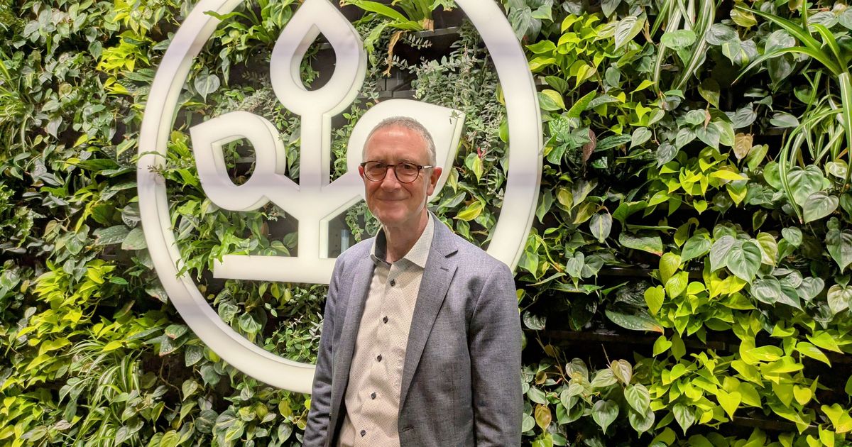 Euskirchen: AOK-Chef Helmut Schneider geht in den Ruhestand - Rundschau ...