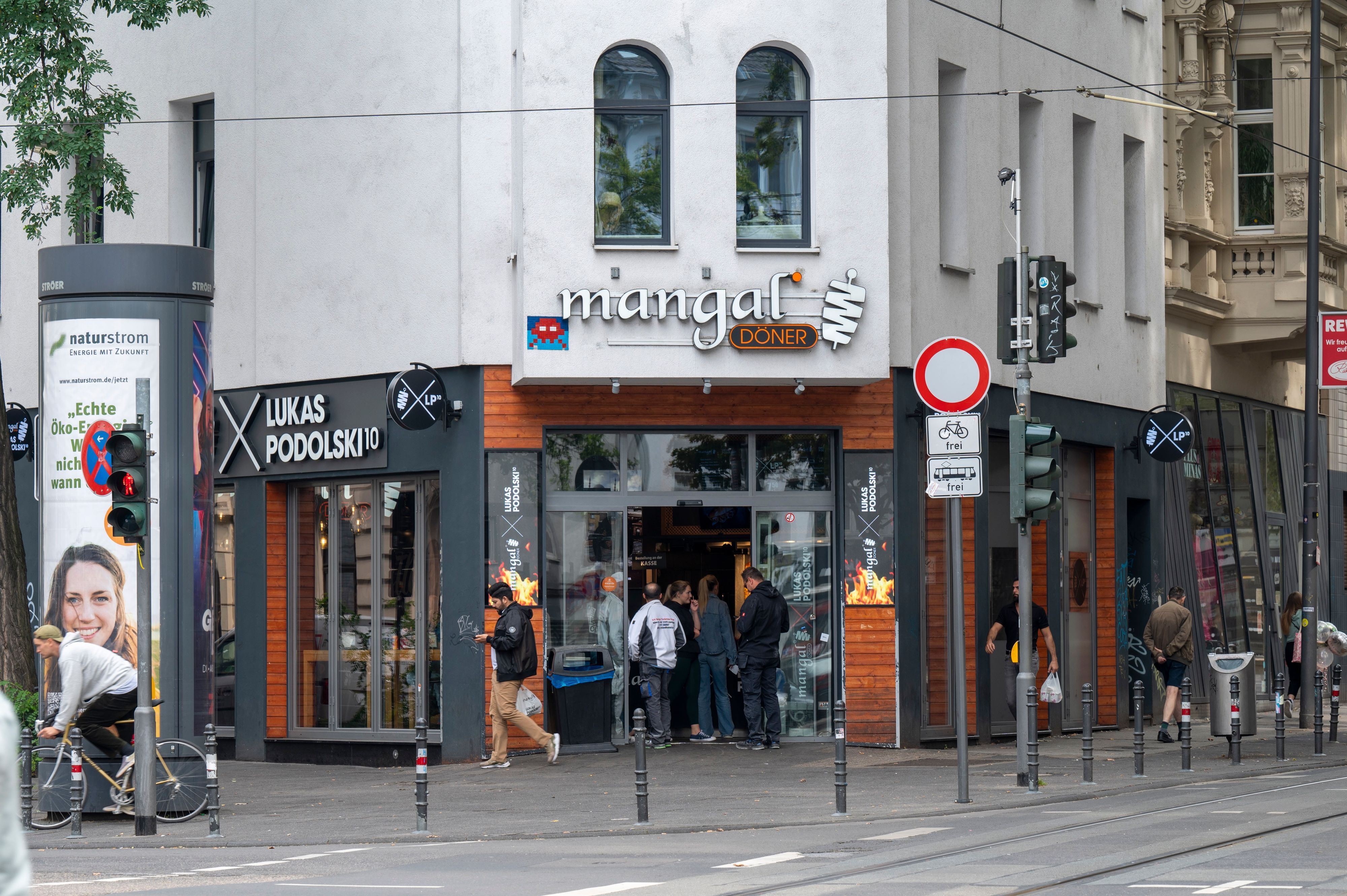 Podolskis Kette: Umstrittenes Halal-Label in Kölner Mangal-Filialen ...