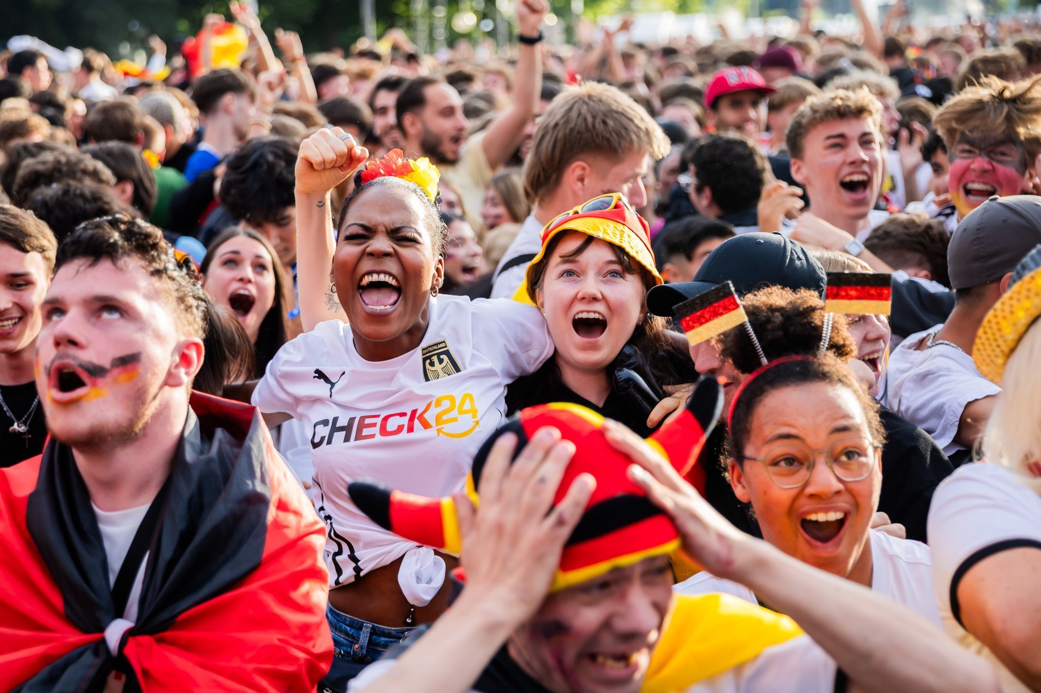 WM 2026: Das steckt hinter den Gratis-Trikots von Unternehmen ...
