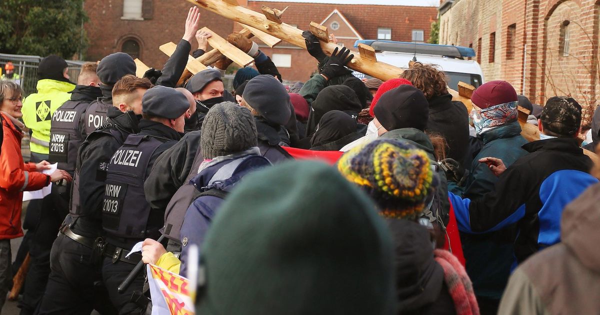 Tagebau Garzweiler: Protest gegen Abbrucharbeiten in Lützerath – Kritik ...
