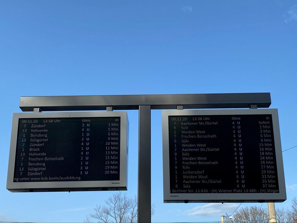 Neue Tafeln in Köln: Die KVB installiert moderne Anzeigen, die über ...